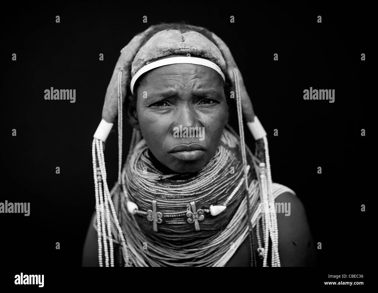 Mwila Woman Wearing The Vilanda Necklace, Chibia Area, Angola Stock ...
