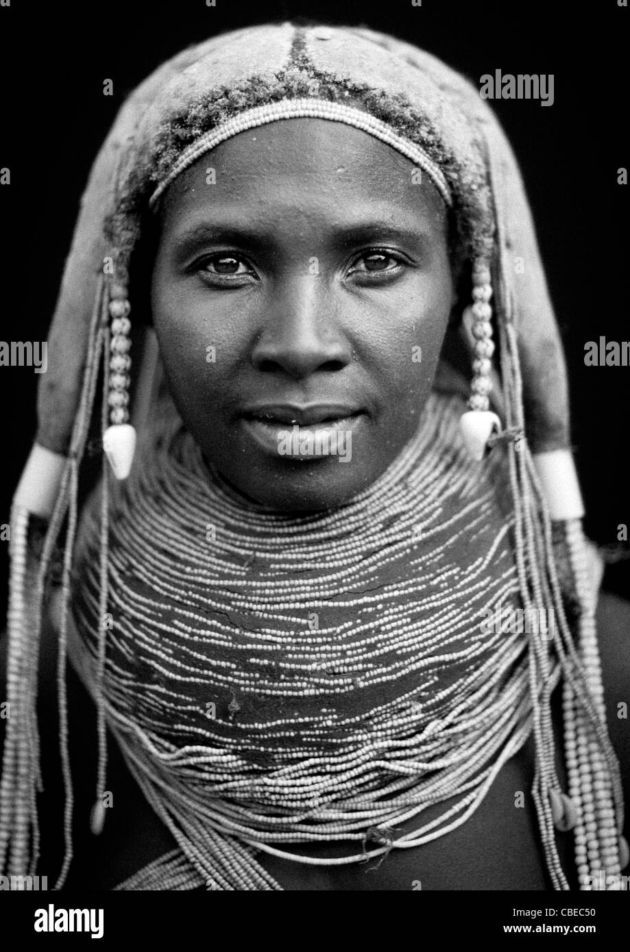 Mwila Woman Wearing The Vilanda Necklace, Chibia Area, Angola Stock ...