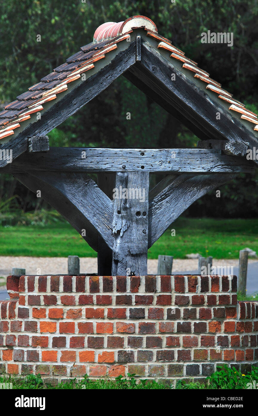 Brick water well hi-res stock photography and images - Alamy