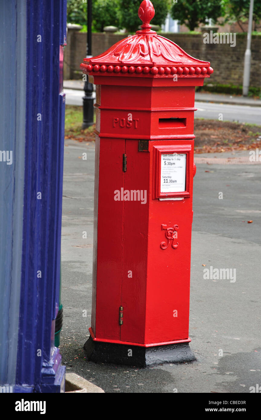 Pillar box uk hi-res stock photography and images - Alamy