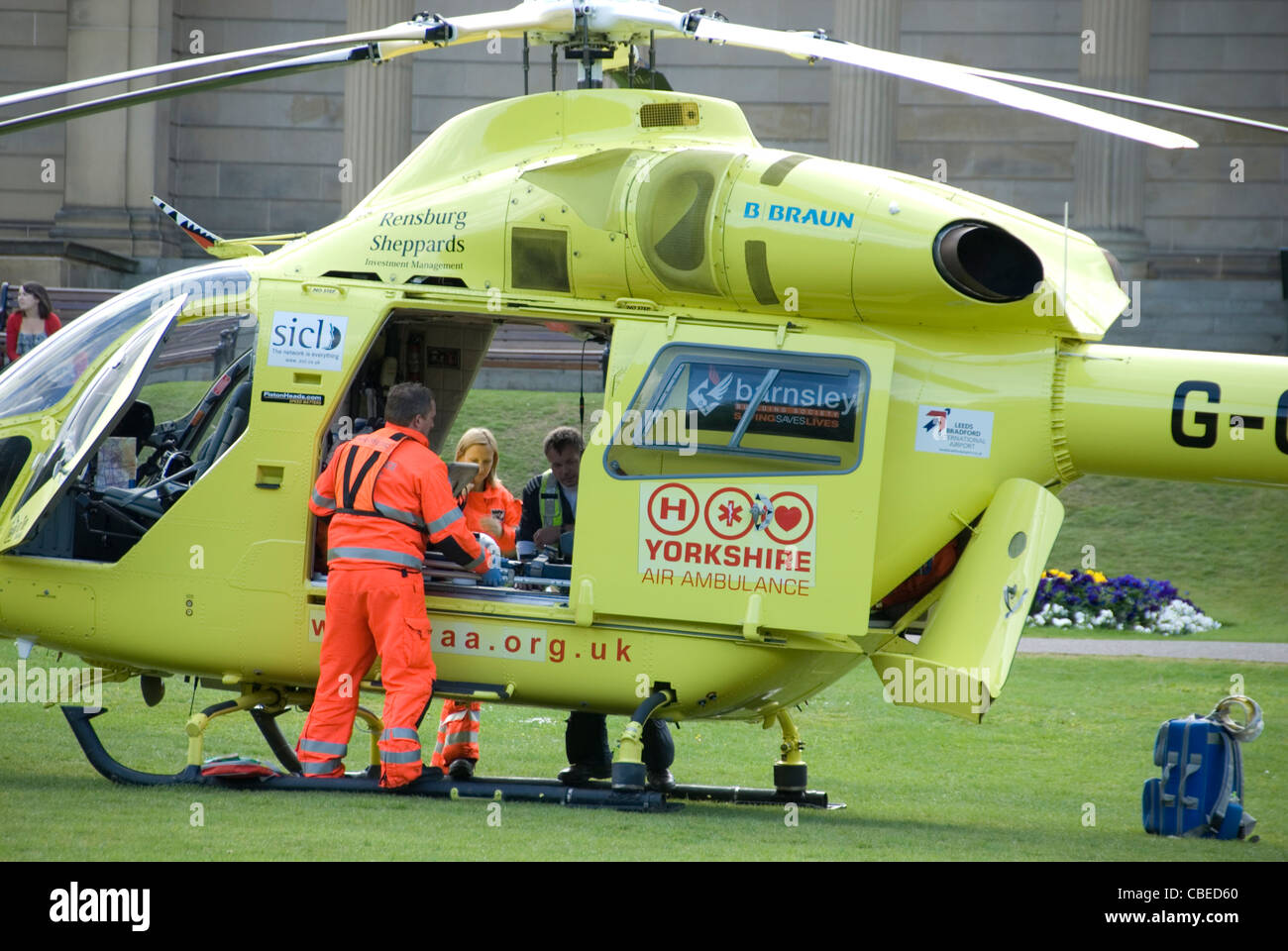 Sheffield Air Ambulance Helicopter unloading in Weston Park, Sheffield ...