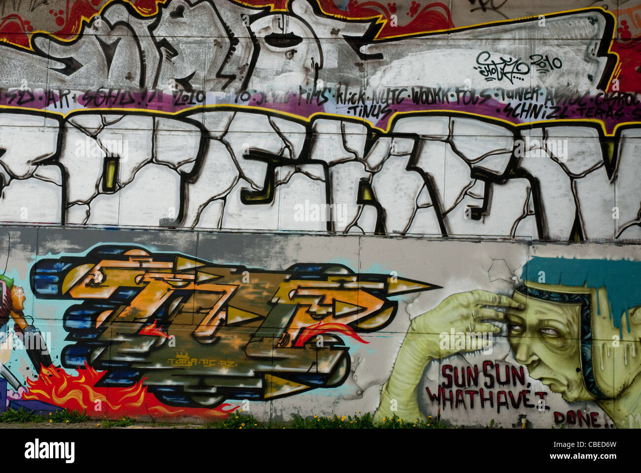 Coloured graffiti wall hi-res stock photography and images - Alamy