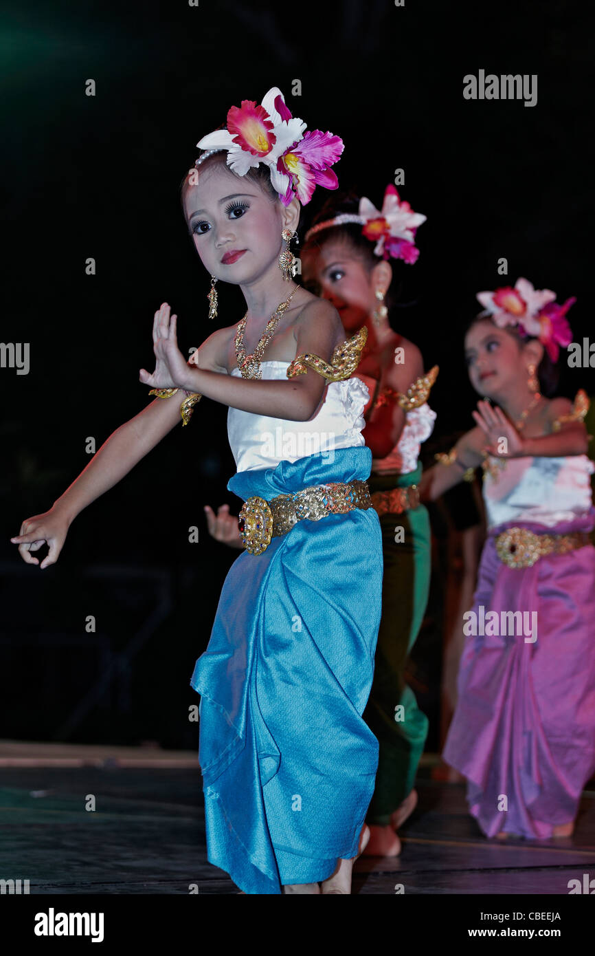 Thailand dancer. Thai children dancing and wearing full traditional ...