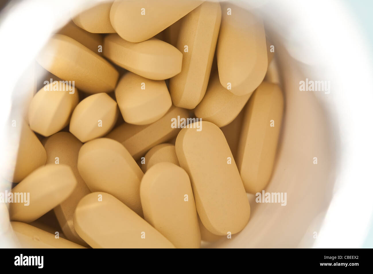 Tablet dispense hi-res stock photography and images - Alamy