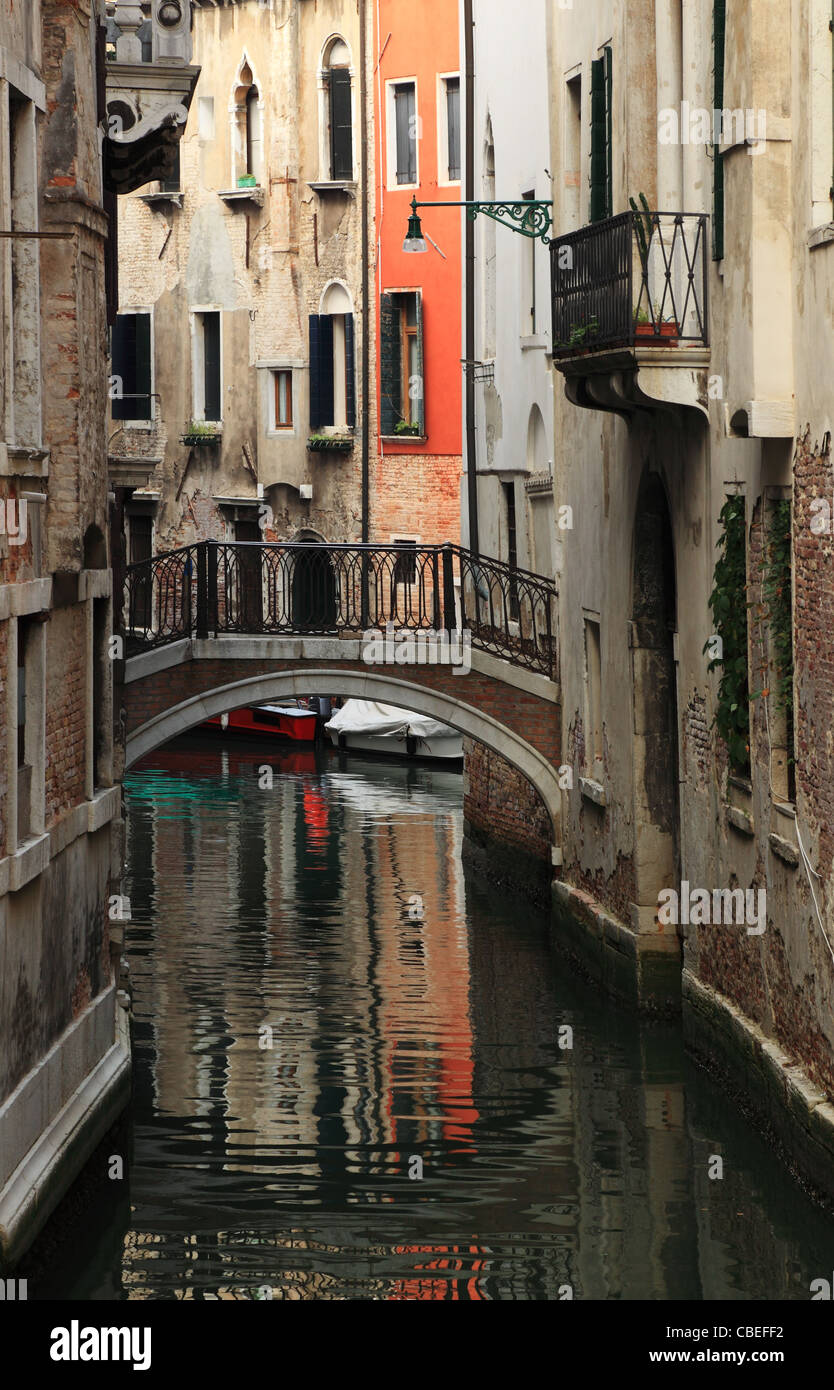 Buildings houses architecture hi-res stock photography and images - Alamy