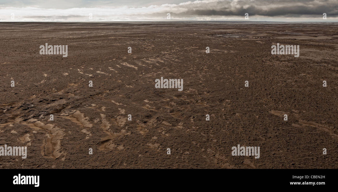 Ash fall on glacier from Grimsvotn volcanic eruption, Vatnajokull Ice ...