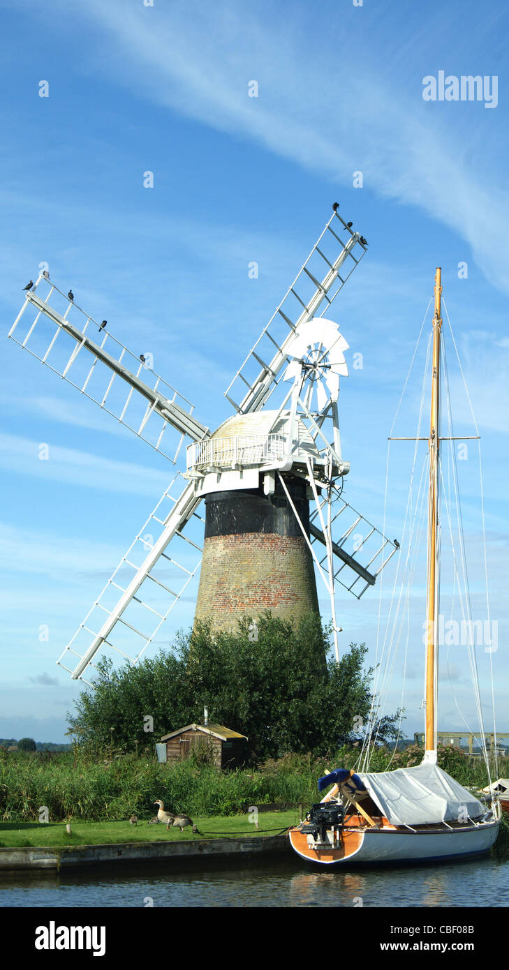 Windmill in Norfolk broads Stock Photo - Alamy