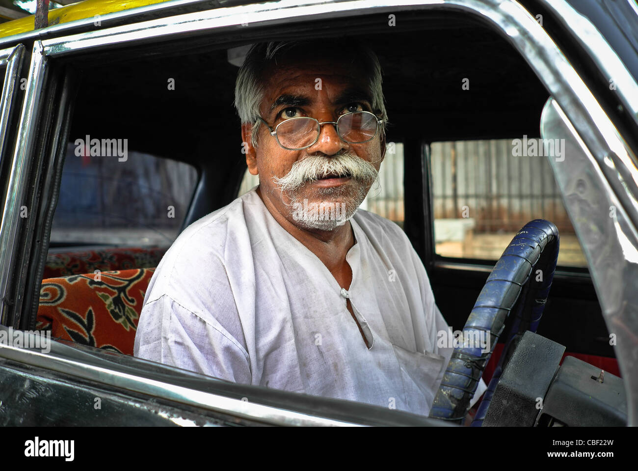 India maharashtra mumbai taxi driver hi-res stock photography and ...