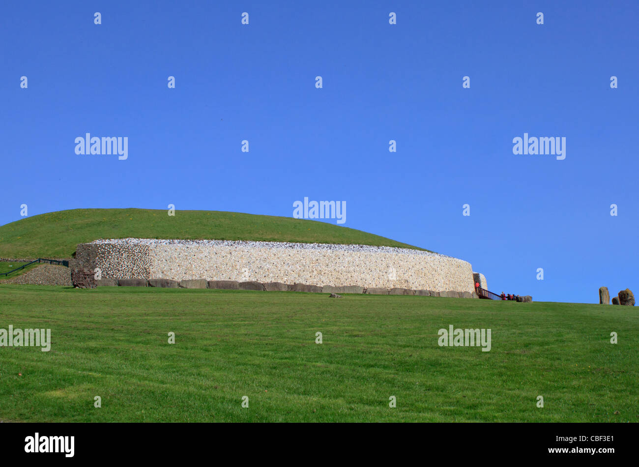 Prehistoric passage tomb burial mound hi-res stock photography and ...