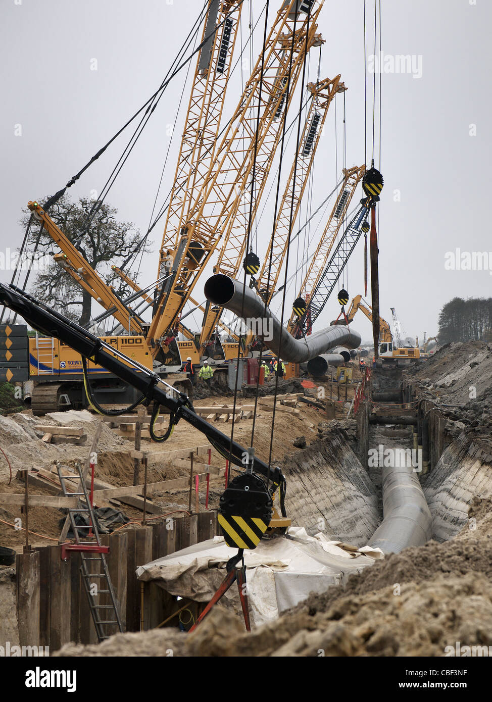 Crane lifting pipes High Resolution Stock Photography and Images - Alamy