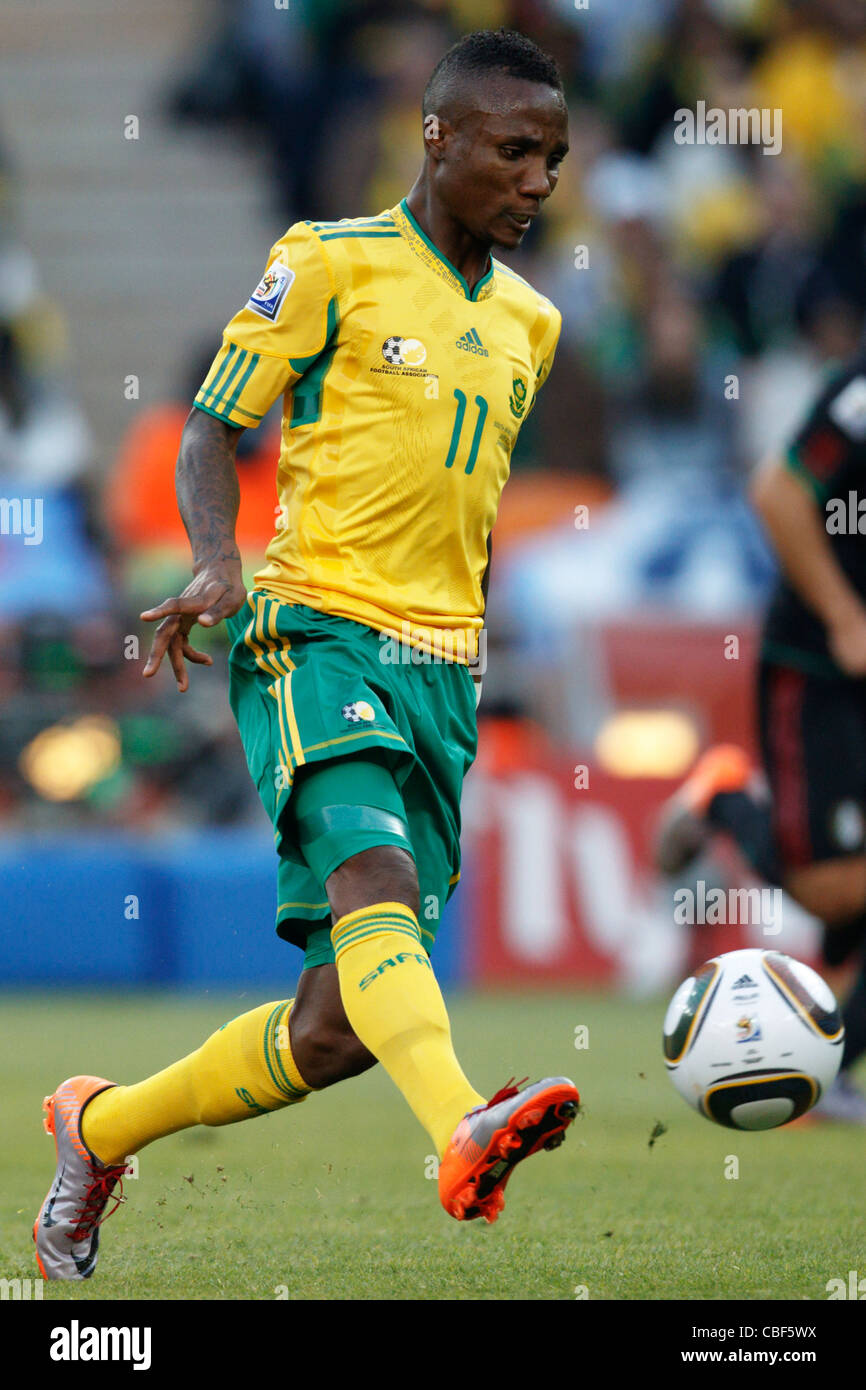 JOHANNESBURG - JUNE 11: Teko Modise of South Africa passes the ball ...
