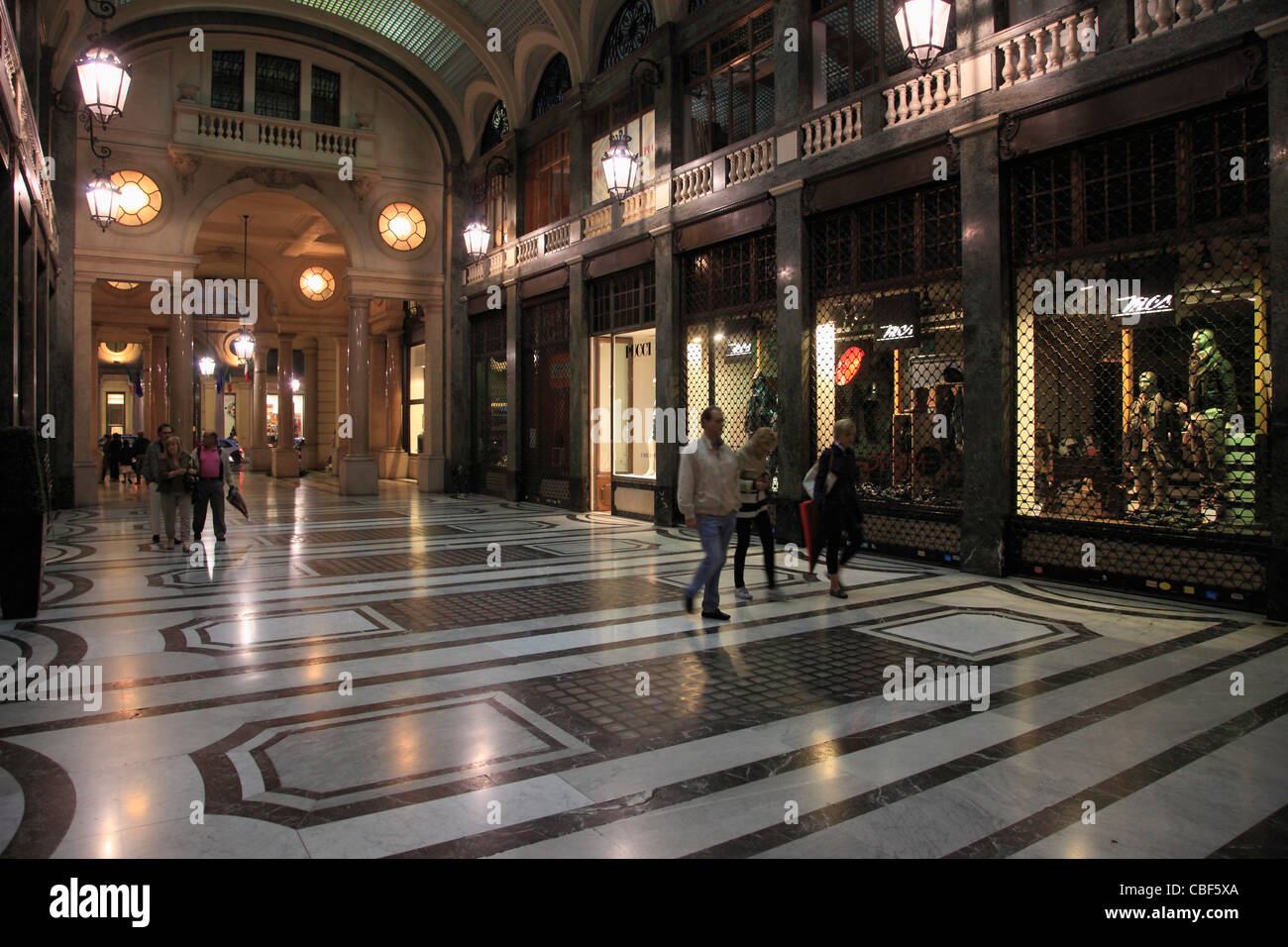Via roma arcade hi-res stock photography and images - Alamy