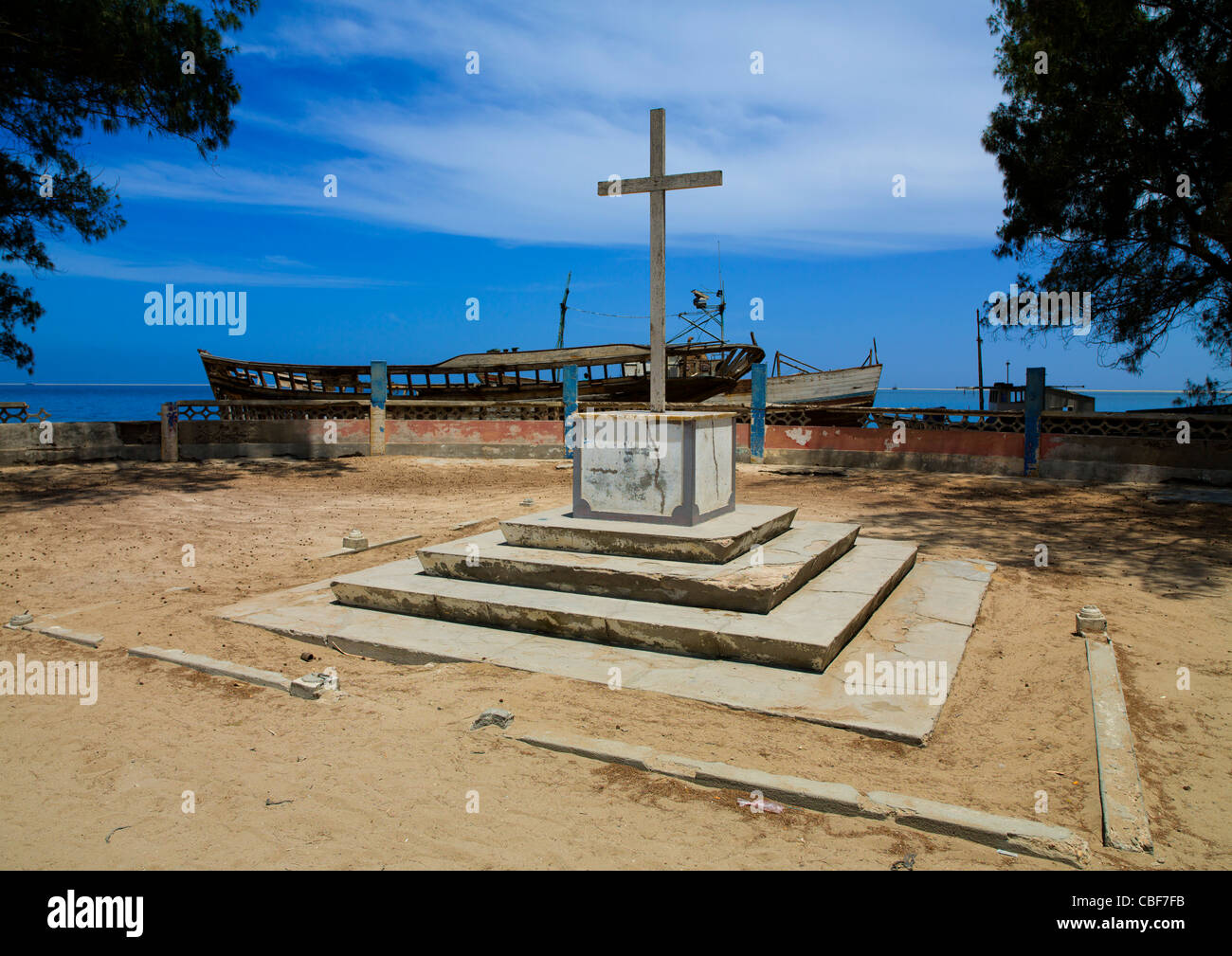 The small cross hi-res stock photography and images - Alamy