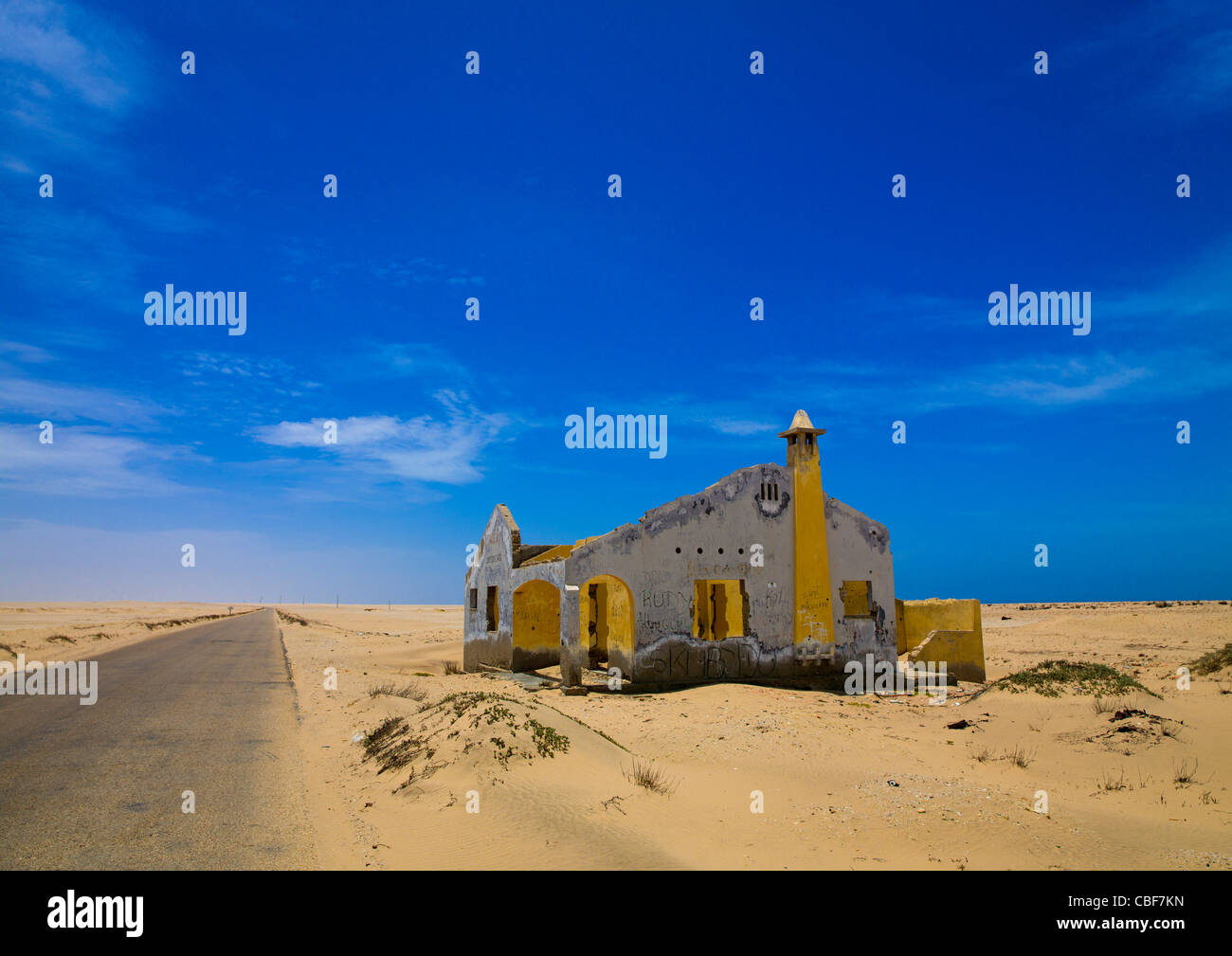 Road side architecture hi-res stock photography and images - Alamy