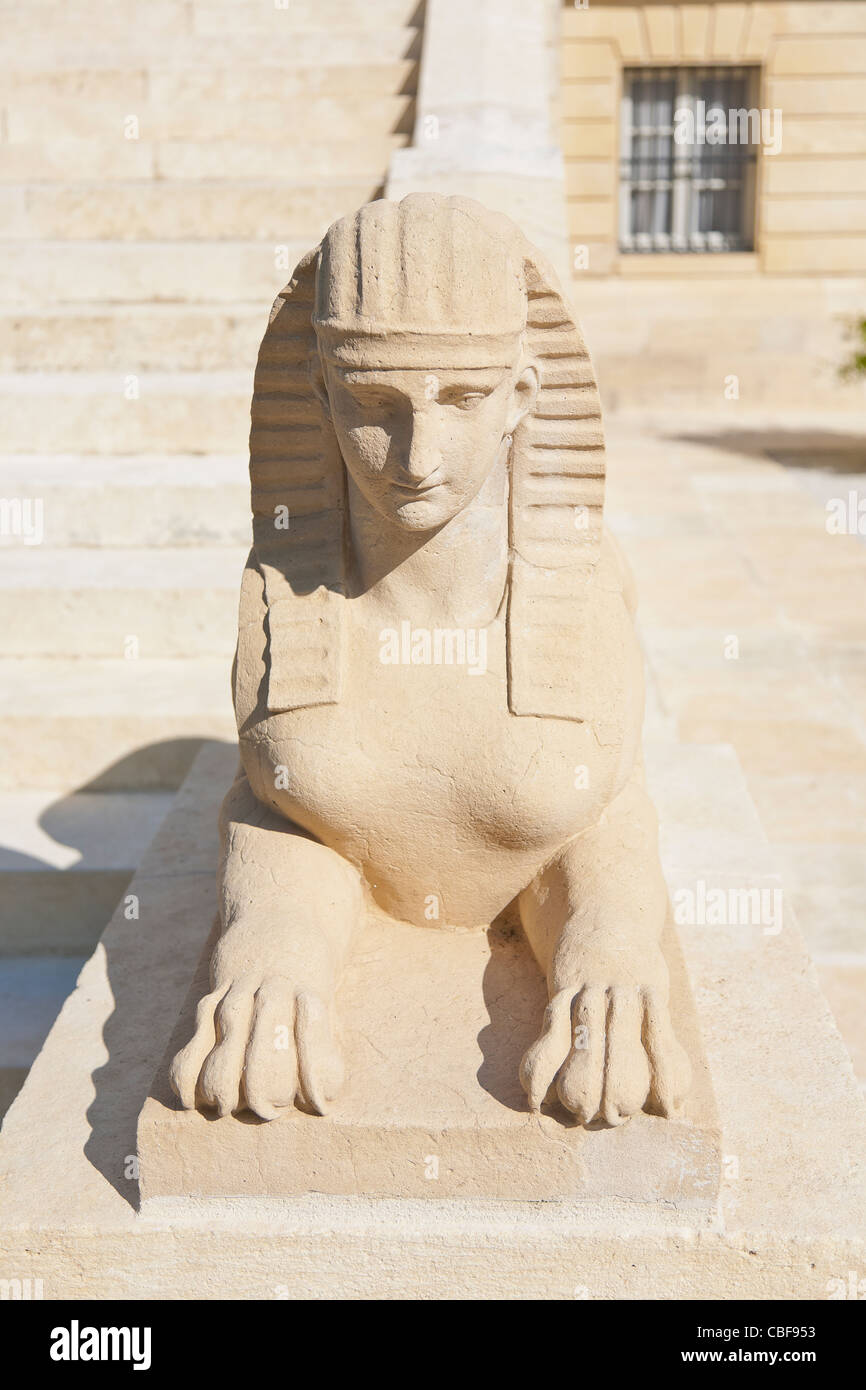Sphinx sculpture hi-res stock photography and images - Alamy