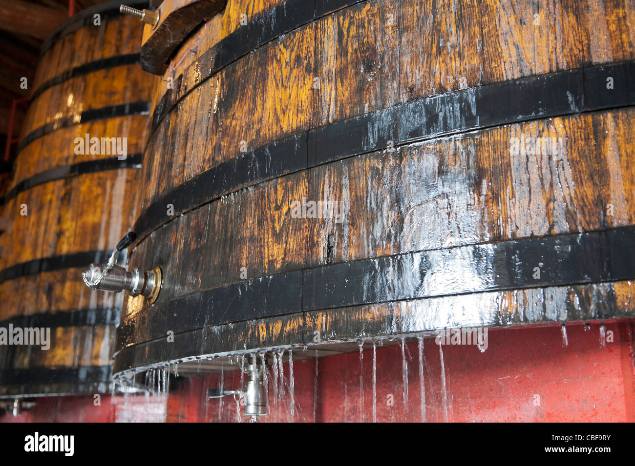 Barrel cleaning process., The Château Margaux wine waits 25 months in ...
