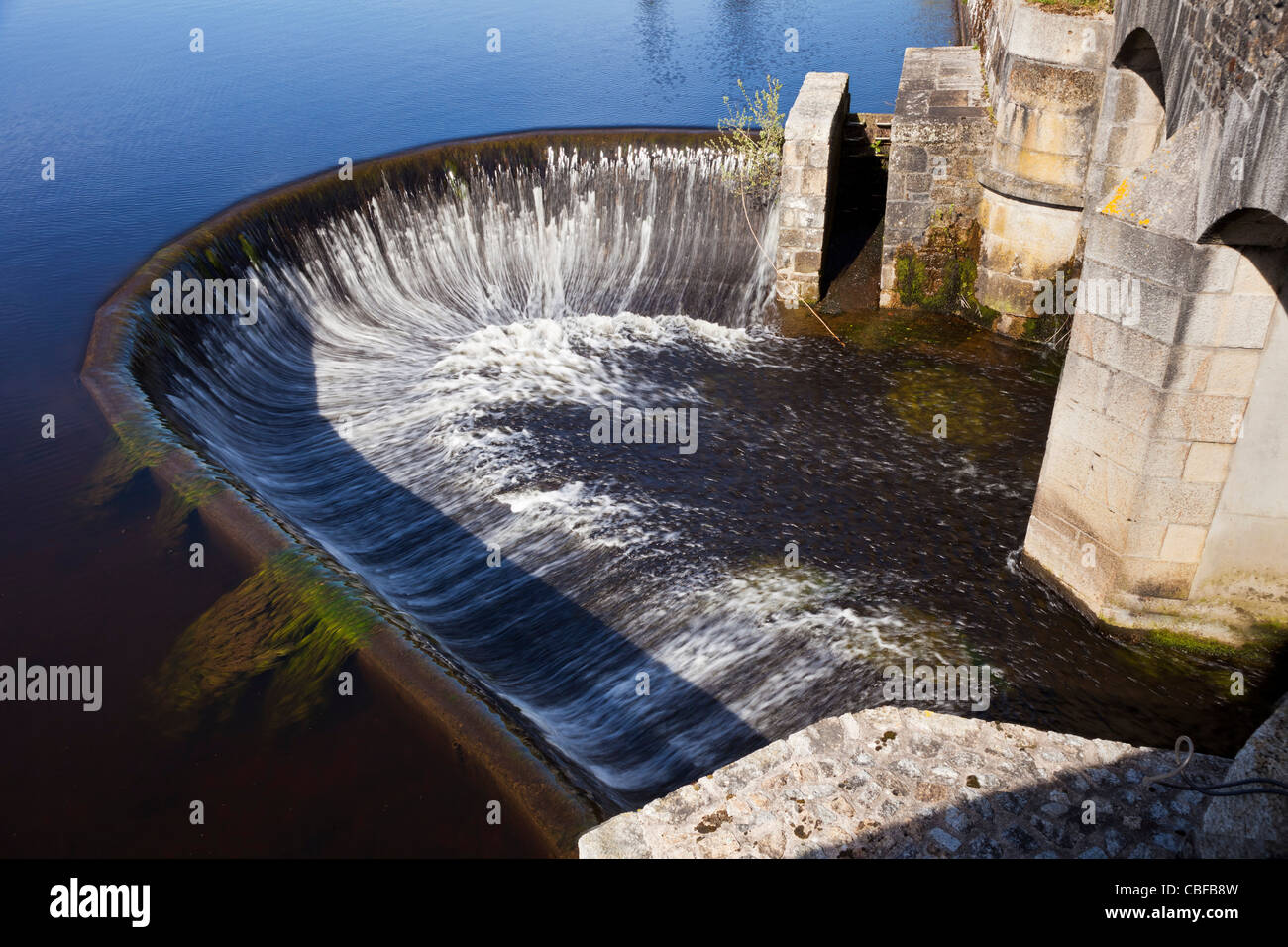 Lake weir hi-res stock photography and images - Alamy