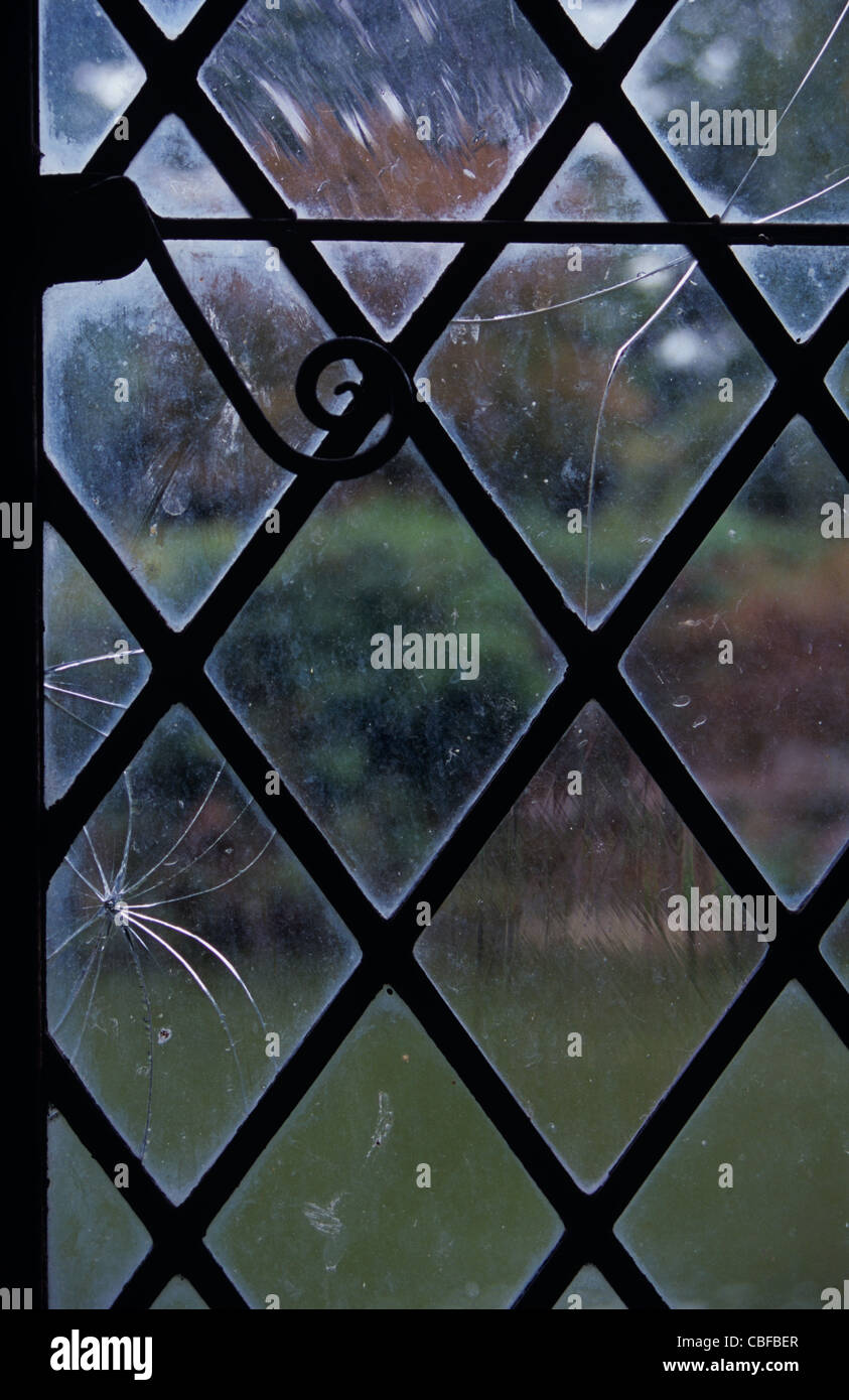 Diamond window panes hi-res stock photography and images - Alamy