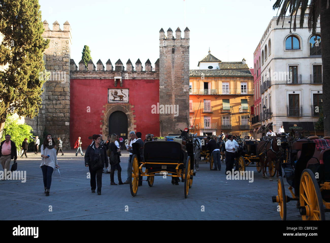 Puerta del alcazar gate hi-res stock photography and images - Alamy