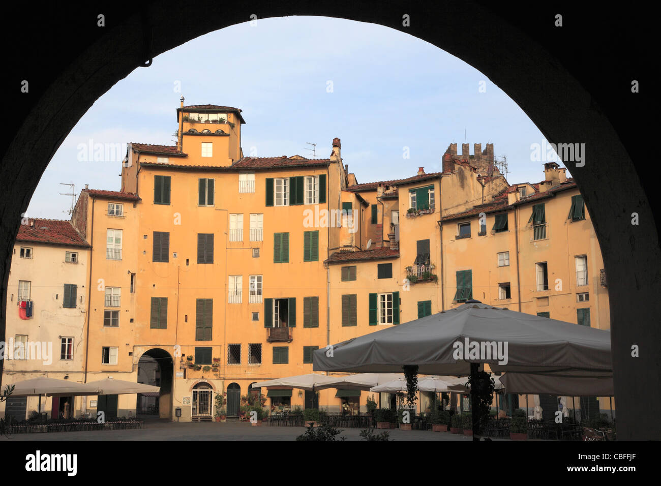 Italy, Tuscany, Lucca, Piazza del Anfiteatro Stock Photo - Alamy
