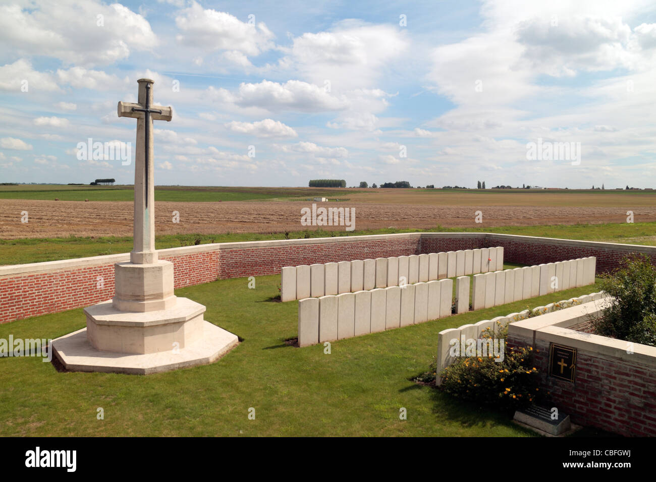 The Cross of Sacrifice and headstones in the tiny CWGC Crest Cemetery ...