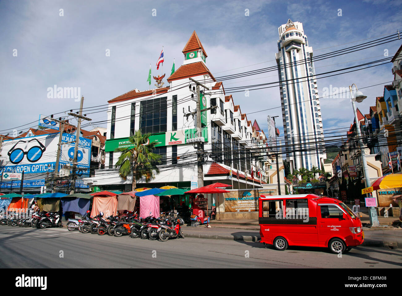 Street scene around the Paradise Hotel Complex in Patong, Phuket ...