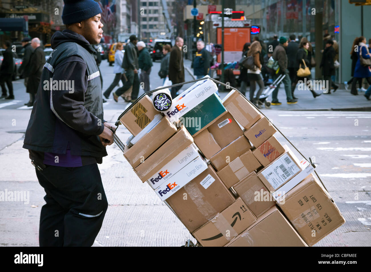 Fedex delivery man hi-res stock photography and images - Alamy