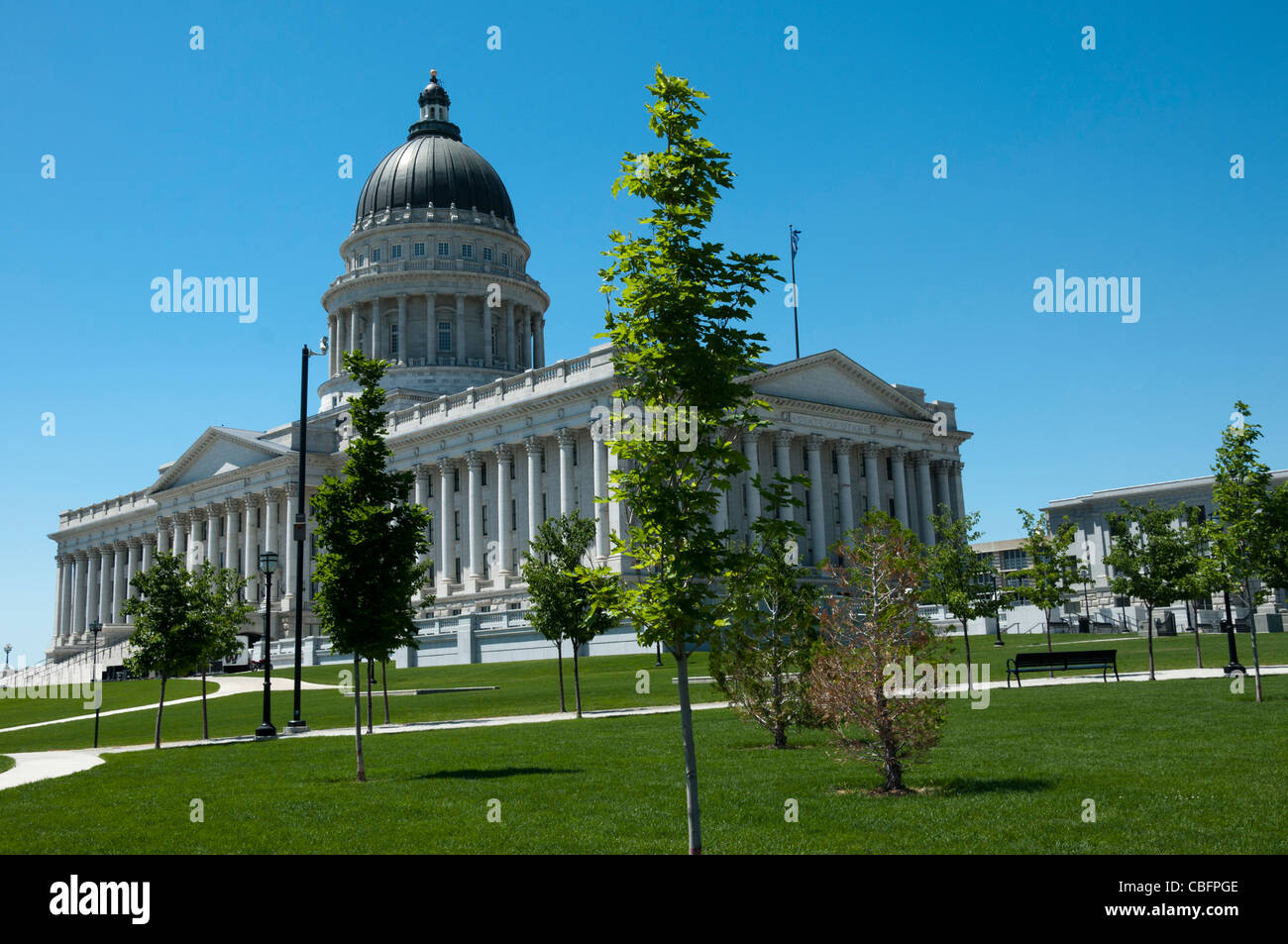 State Capitol Building, Salt Lake City in Utah USA with war memorial ...