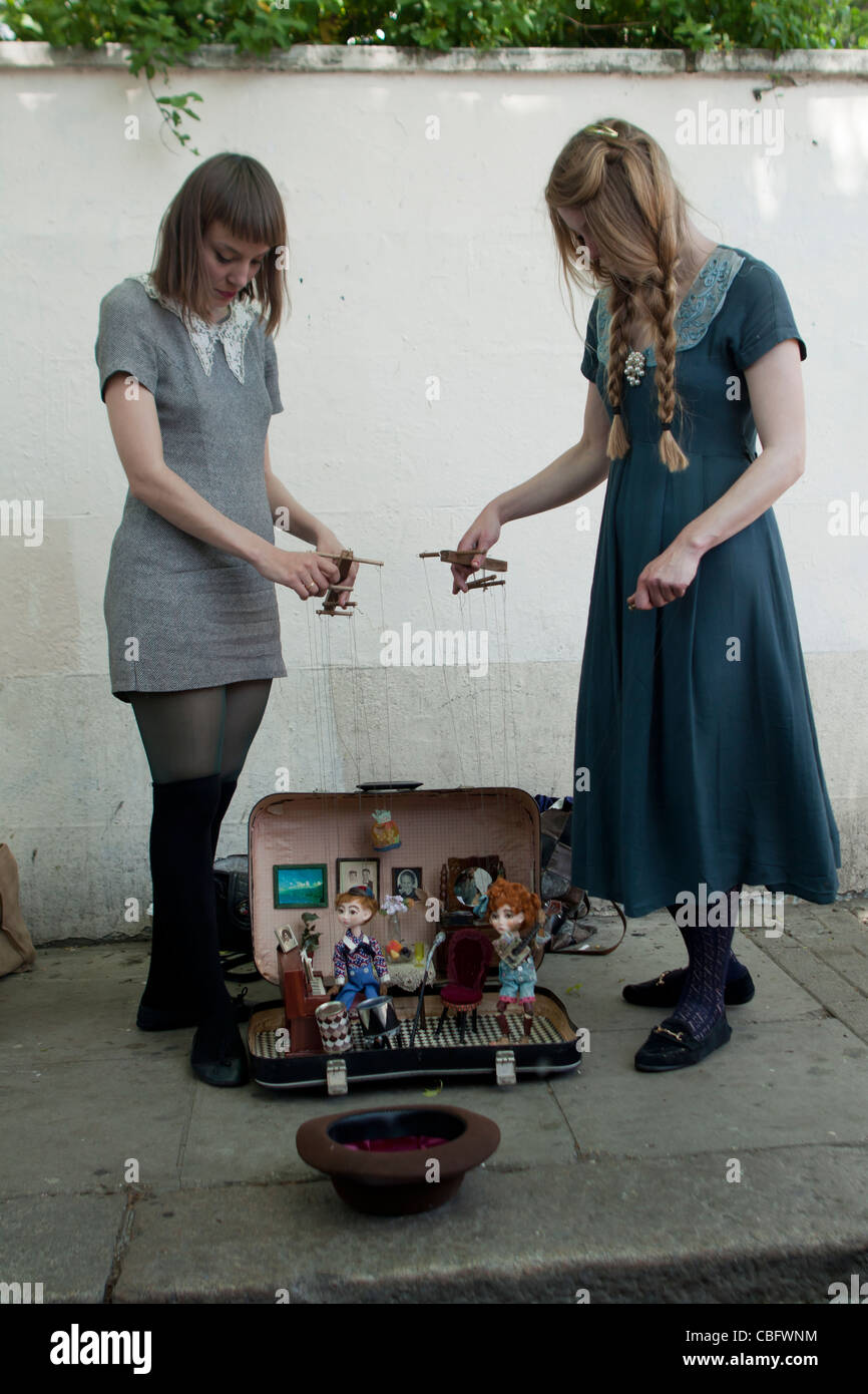 Street performers with puppets in Notting Hill, London Stock Photo - Alamy