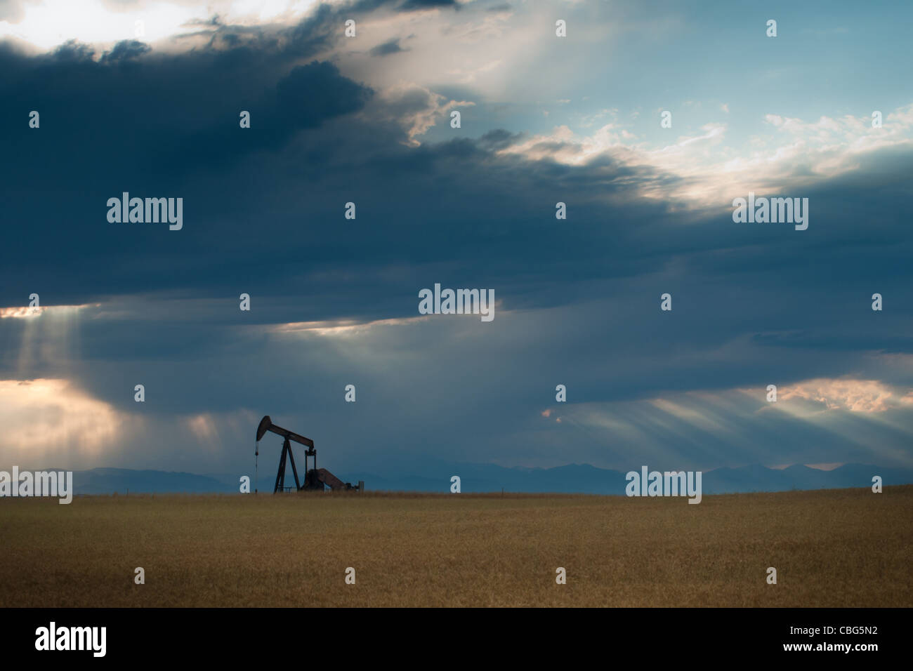 A pumpjack silhoutte with dramatic sunset Stock Photo - Alamy