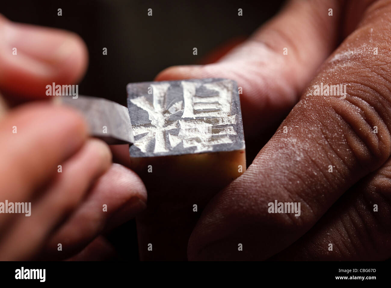 Craftsman carving Chinese character into a Chinese chop Stock Photo - Alamy
