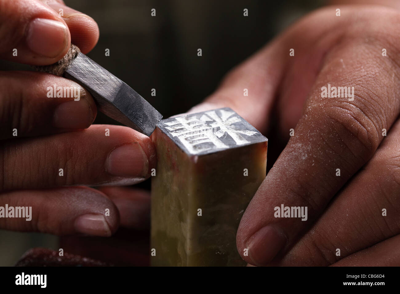 Craftsman carving Chinese character into a Chinese chop Stock Photo - Alamy