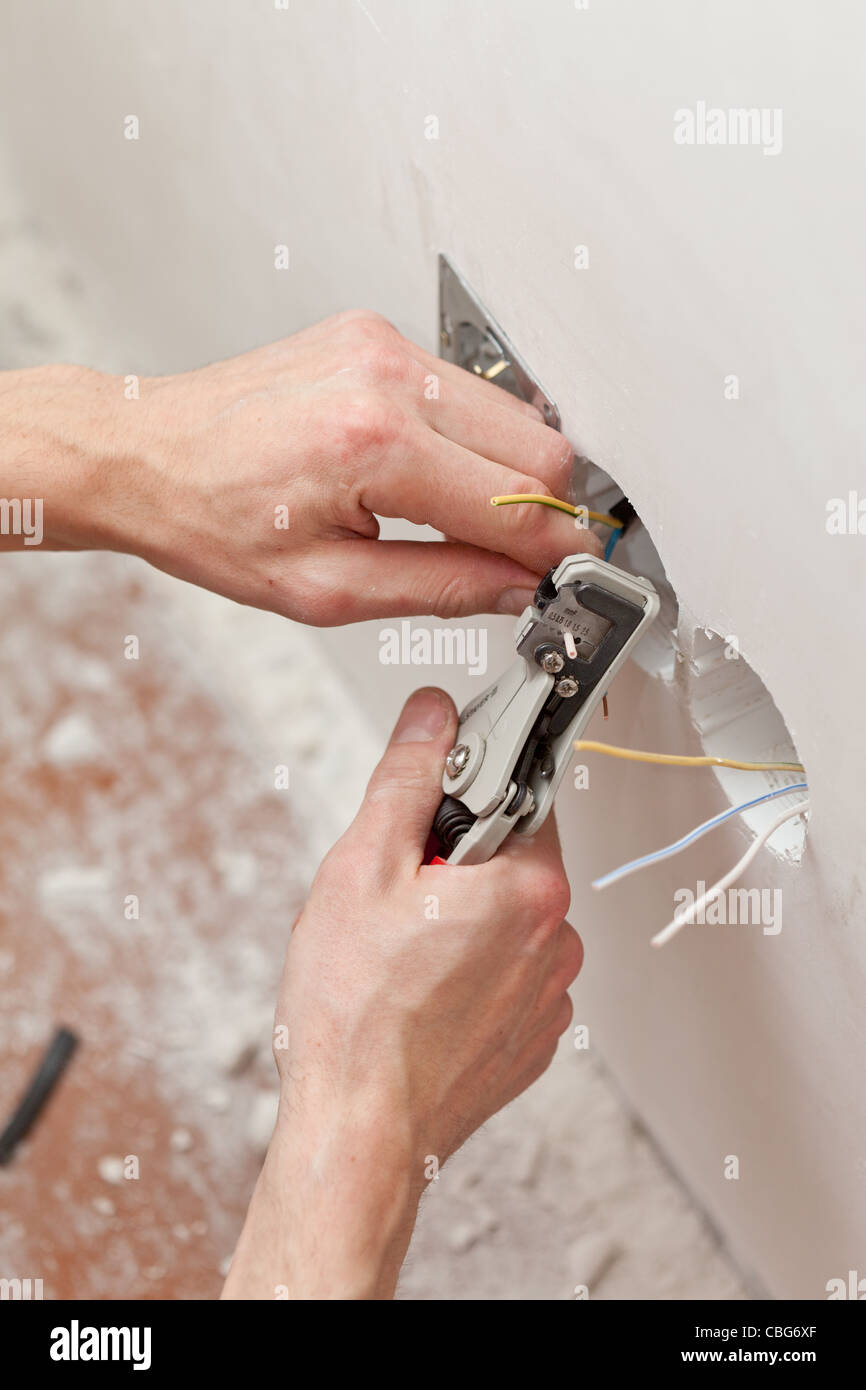 The hands of an electrician Stock Photo - Alamy
