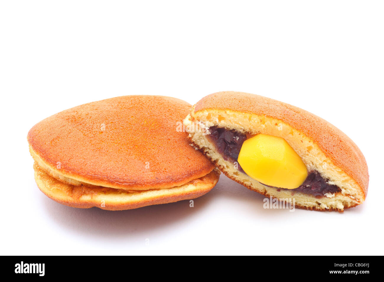 Dorayaki cake hi-res stock photography and images - Alamy
