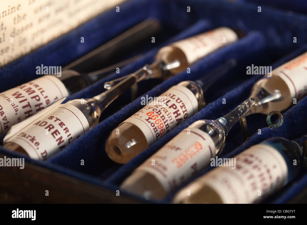 Adrenalin injection hi-res stock photography and images - Alamy