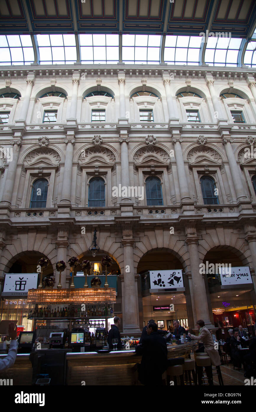 Royal Exchange Interior Grand Bar and Cafe with surrounding shops Stock ...