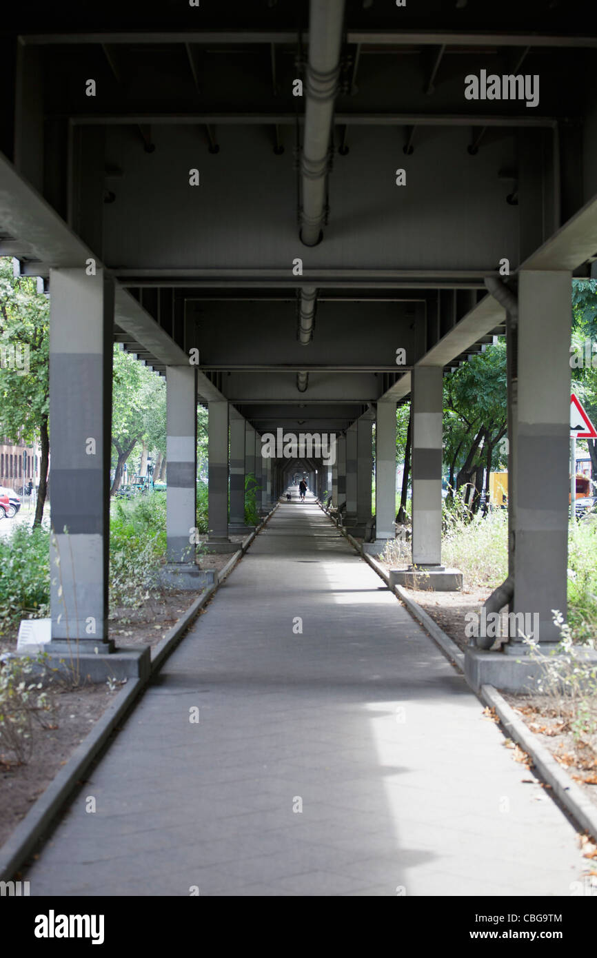 Railway bridge footpath pedestrian hi-res stock photography and images ...