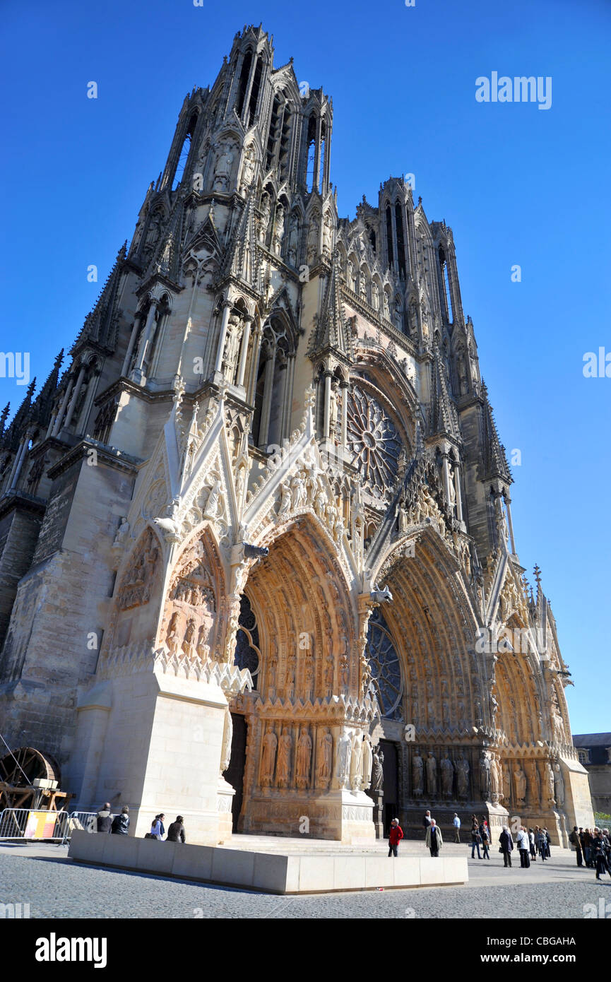 Reims cathedral kings gallery High Resolution Stock Photography and ...