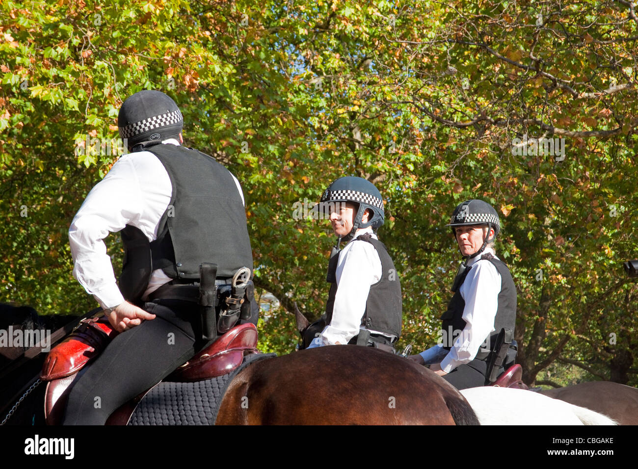 Women mounted police hi-res stock photography and images - Alamy