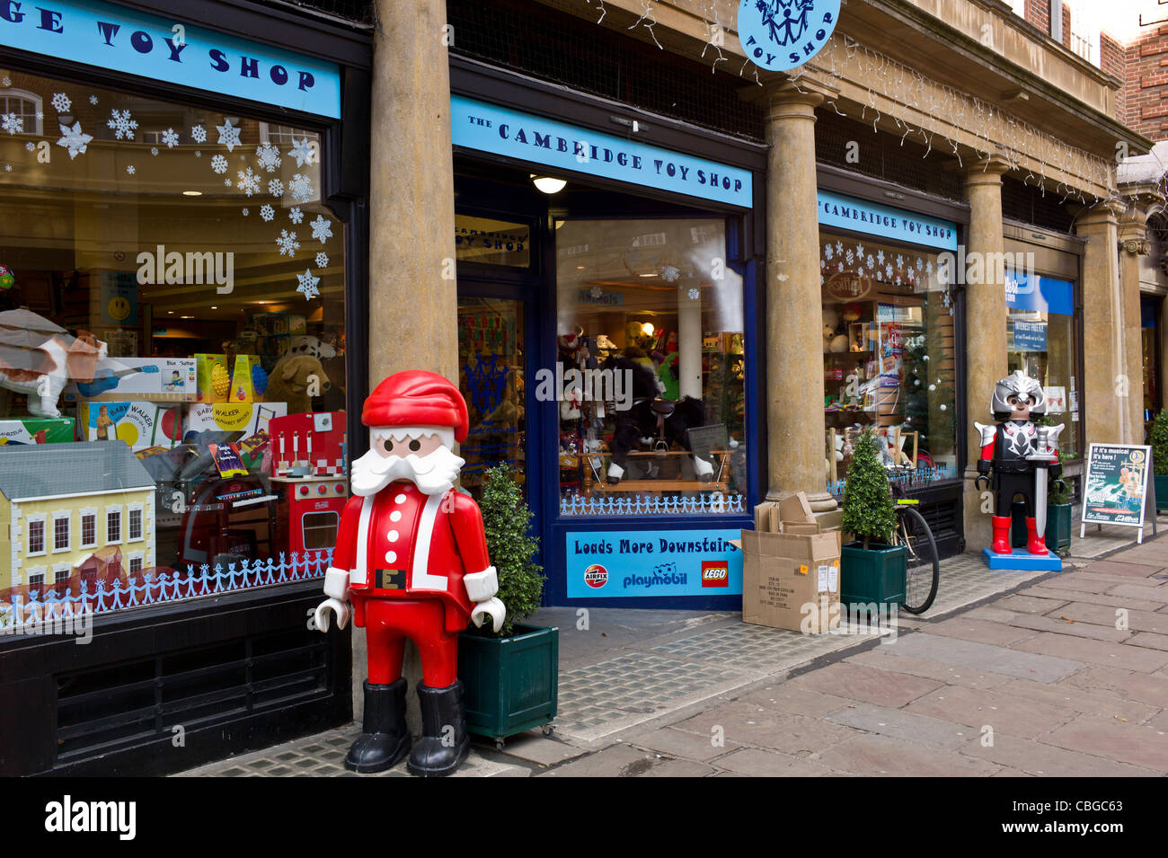 Toy shop front Stock Photo - Alamy