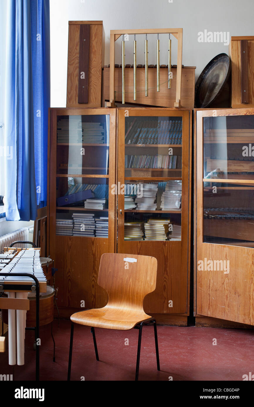 School music room instruments hi-res stock photography and images - Alamy