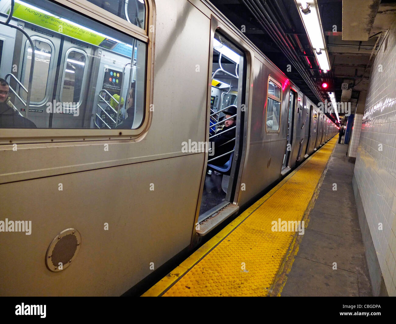 subway train in station Stock Photo - Alamy