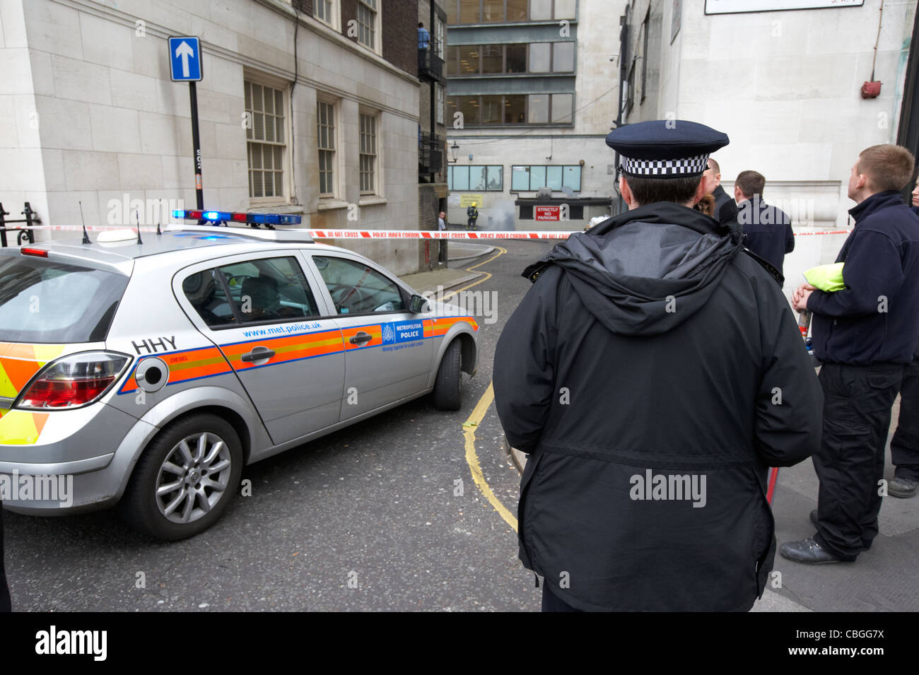 metropolitan police officer and vehicle parked at inner cordon of ...