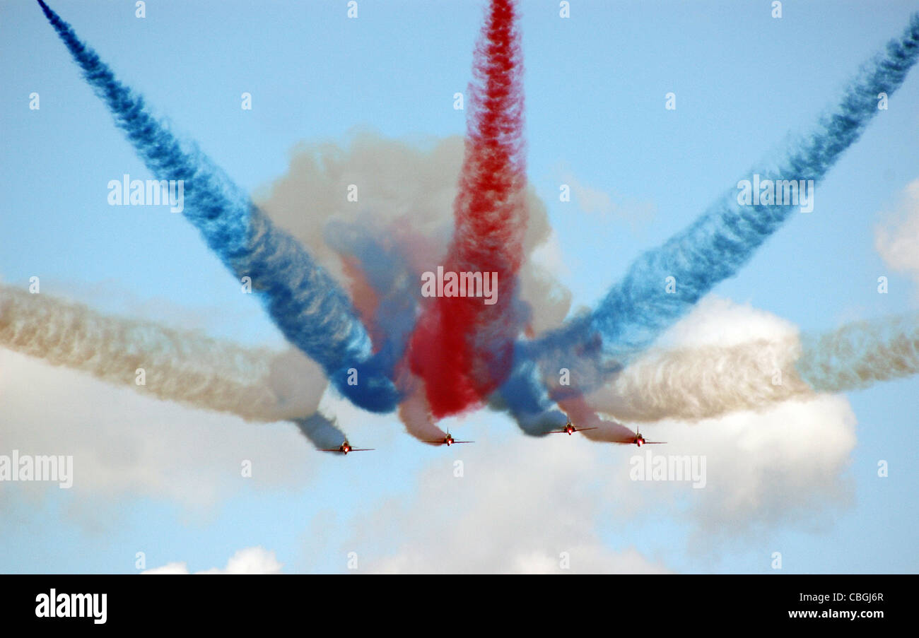RAF RED ARROWS IN DISPLAY ACTION Stock Photo - Alamy