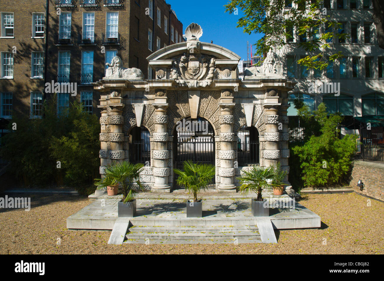 Victoria embankment gardens gate hi-res stock photography and images ...