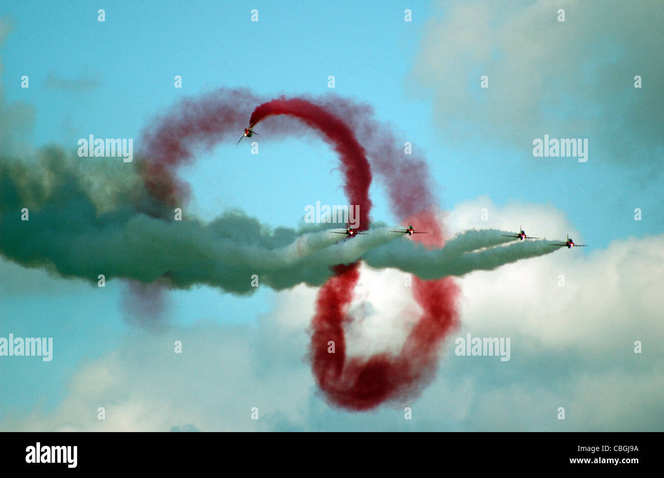 RAF RED ARROWS IN DISPLAY ACTION Stock Photo - Alamy