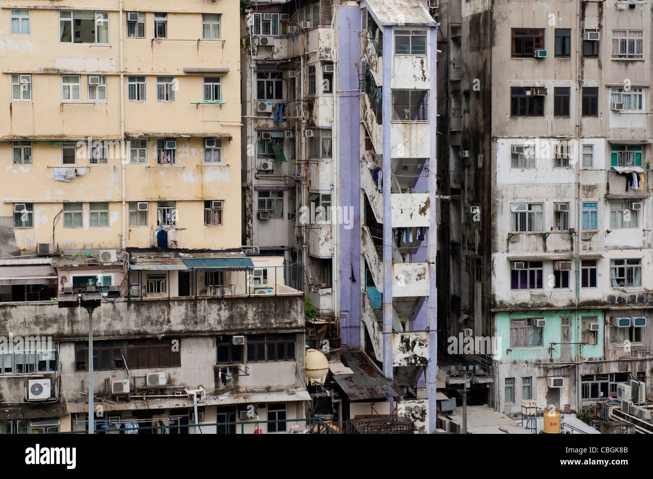 Apartment building exterior steps hi-res stock photography and images ...