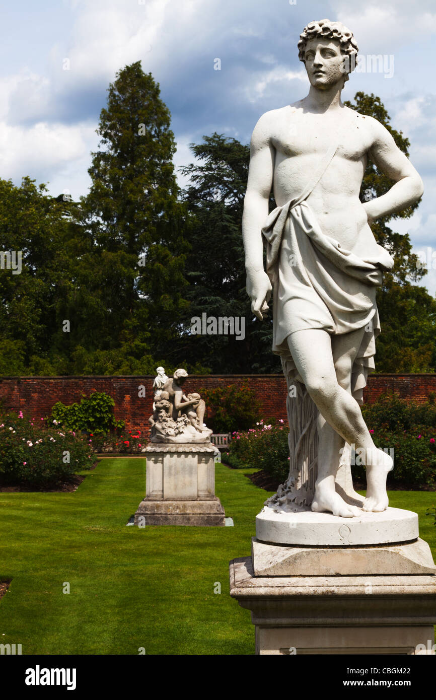 Garden with greek statues hi-res stock photography and images - Alamy