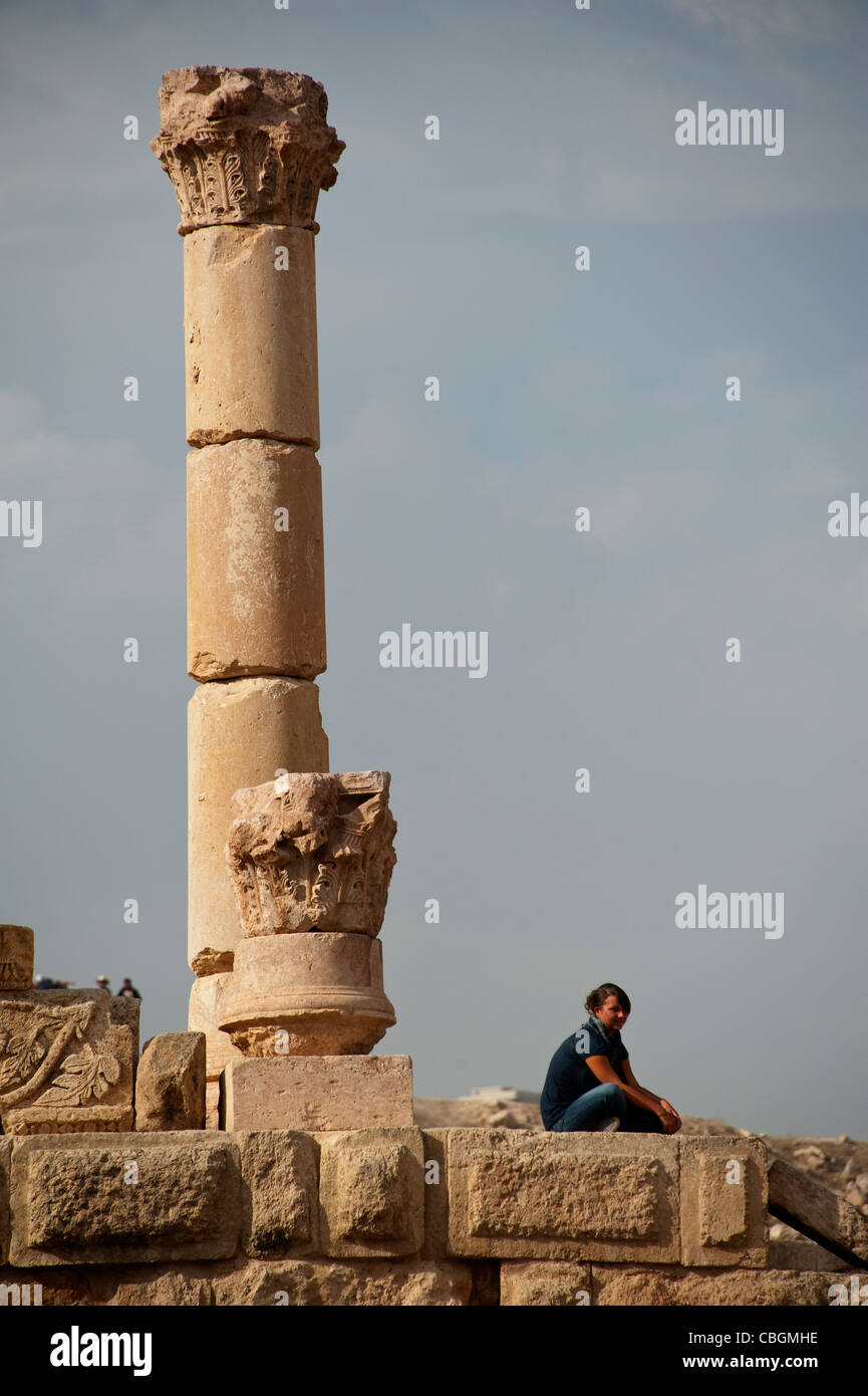 Ruin column hi-res stock photography and images - Alamy