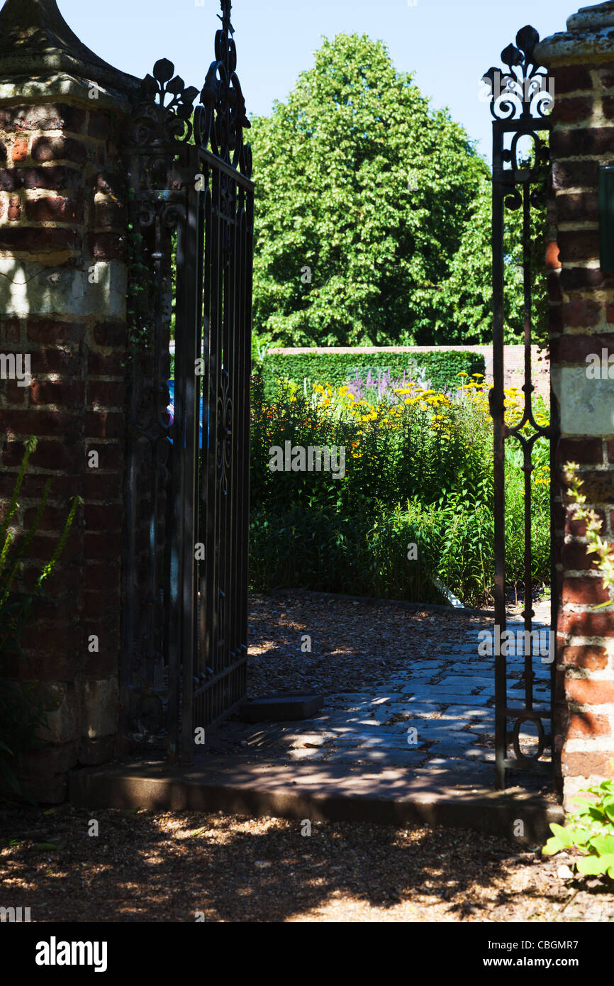 Plants flowers colour open gate hi-res stock photography and images - Alamy